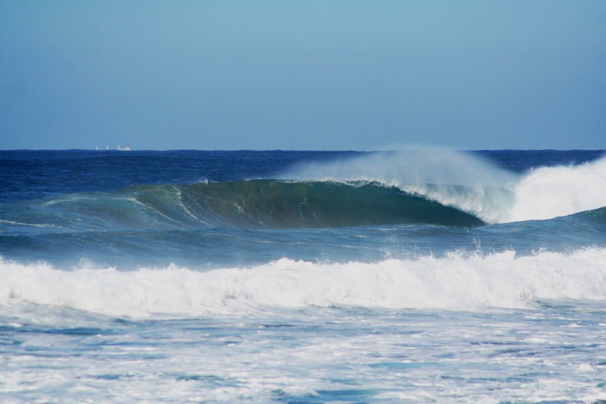 Salt Rock Surf Photo by Erik | 10:17 am 28 May 2011